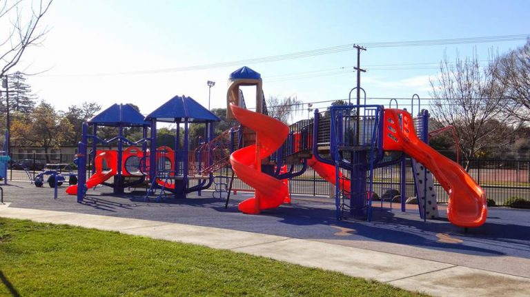 Allan Witt Aquatic Center – helpmegrowsolano.org